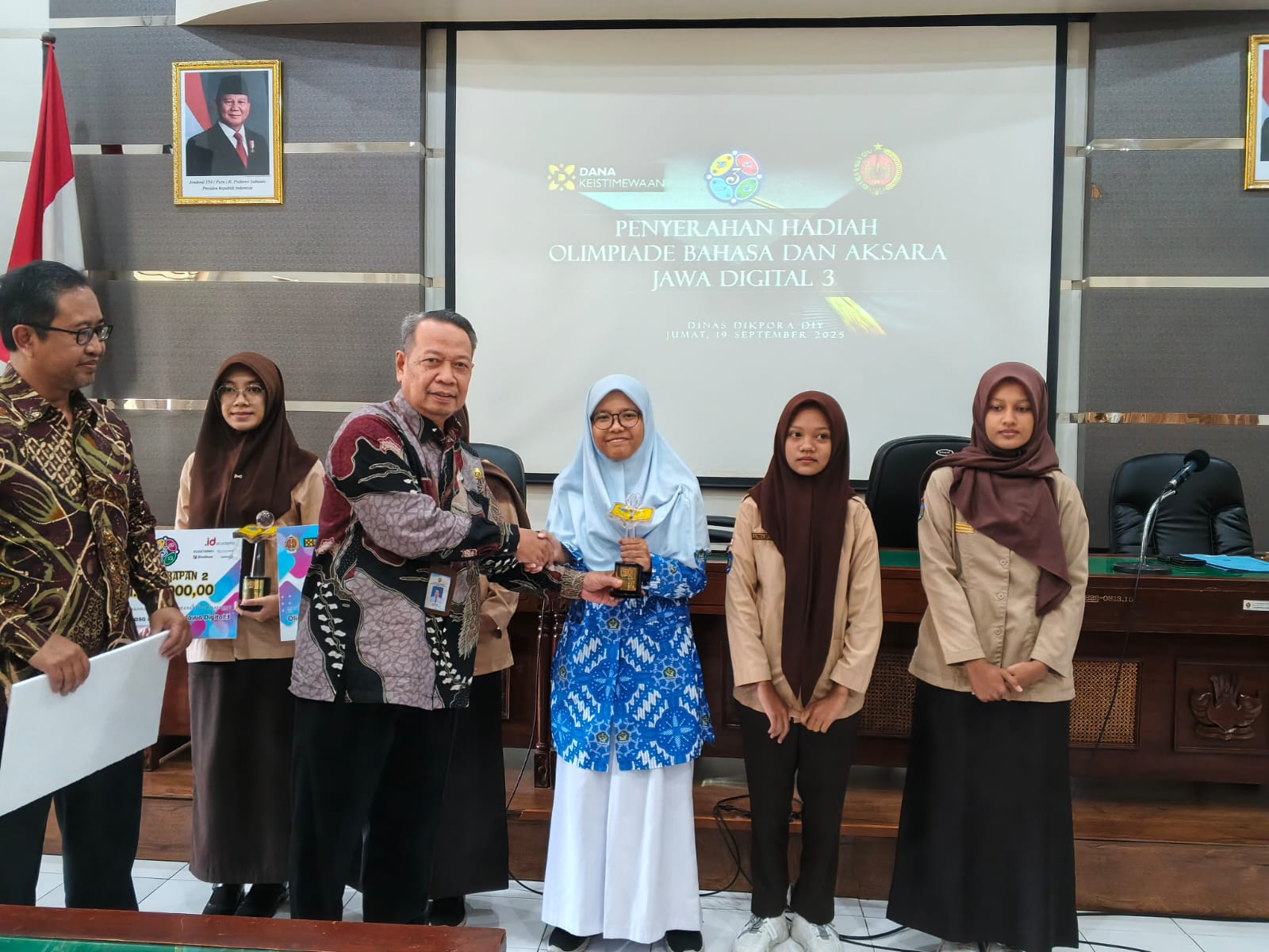 Parista Karimatun Laras Harumkan Nama MAN 1 Yogyakarta di Olimpiade Bahasa dan Aksara Jawa ...