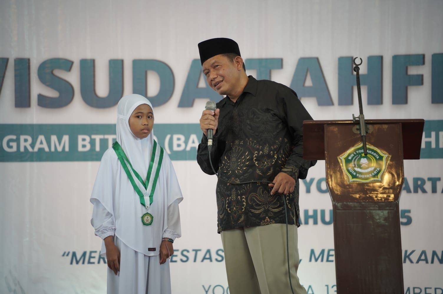 Shakila Hana Humaira Raih 15 Juz, Pimpin 207 Siswa MIN 1 Yogyakarta di ...